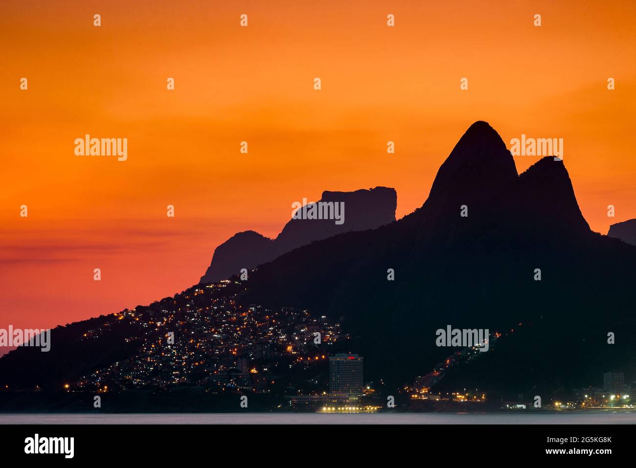Sunset Over Ipanema Beach in Rio de Janeiro, Brazil Stock Photo - Alamy