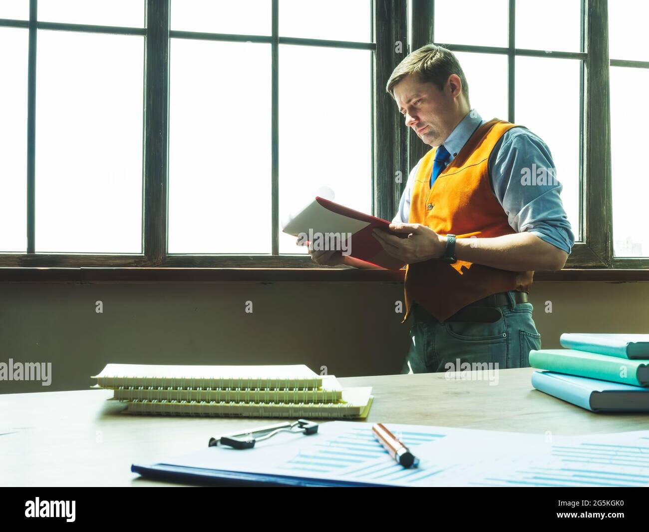 Office window vision hi-res stock photography and images - Alamy