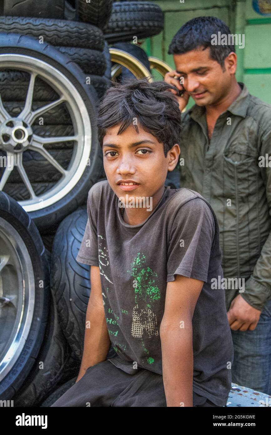 Tyre fitter and assistant hi-res stock photography and images - Alamy