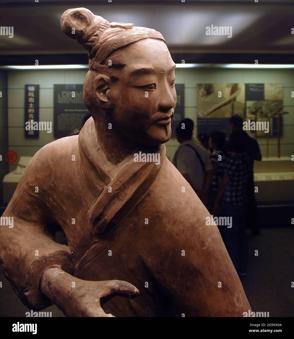 Archer statue china hi-res stock photography and images - Alamy