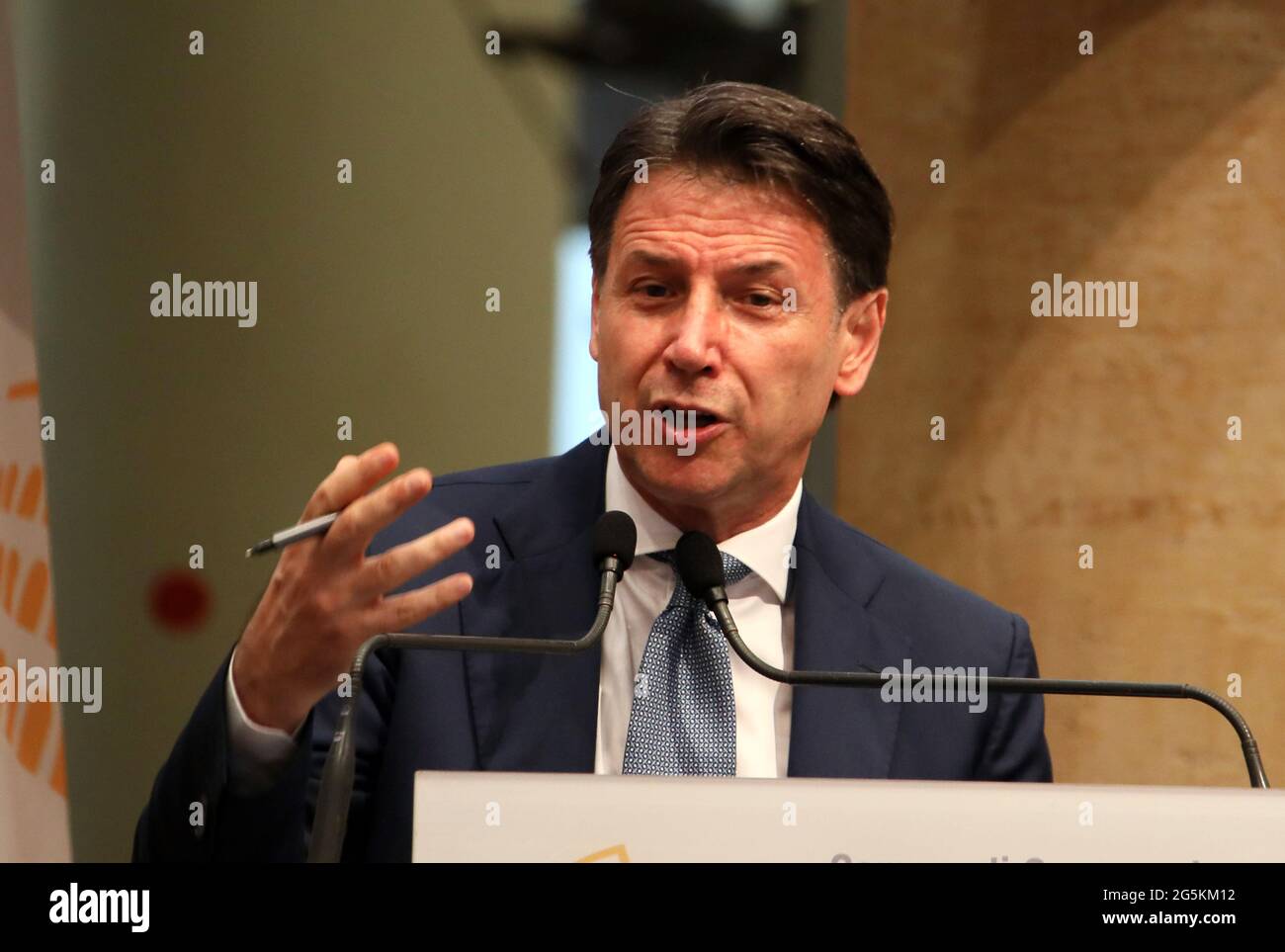 Giuseppe conte 5 star movement hi-res stock photography and images - Alamy