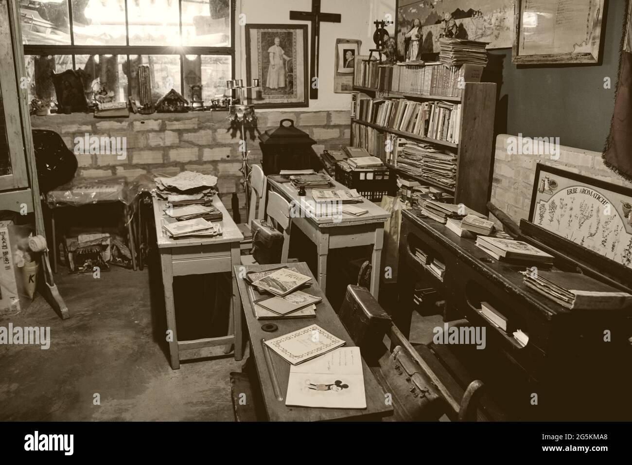 Classrooms of old elementary schools- Retro picture of elementary ...