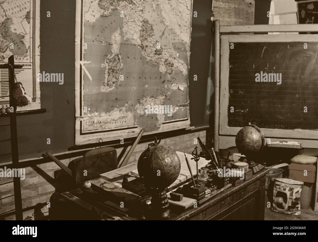 Classrooms of old elementary schools- Retro picture of elementary ...