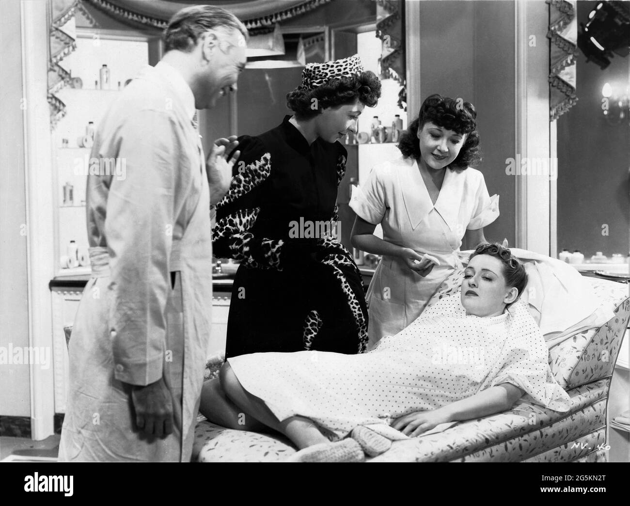 ILKA CHASE as Lisa Vale and BETTE DAVIS as Charlotte Vale in Cut Scene ...