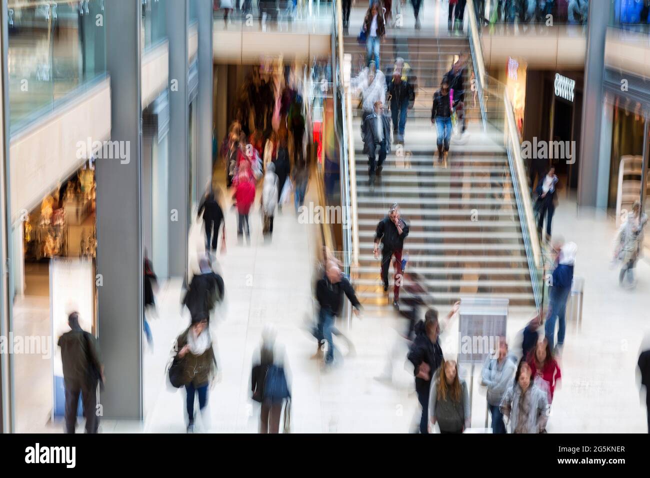 Shopping mall people walking hi-res stock photography and images - Alamy