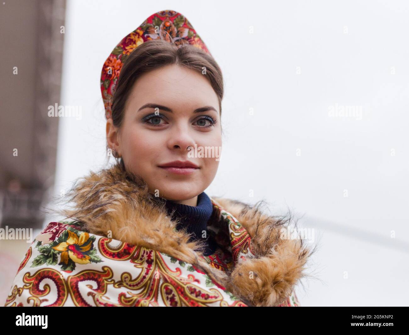 Moscow, Russia. 22nd Apr, 2018. A young lady in a traditional Russian ...