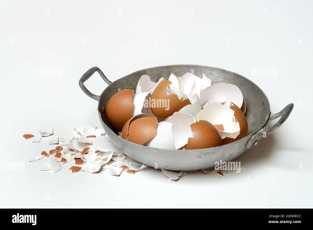 Empty brown egg shells hi-res stock photography and images - Alamy