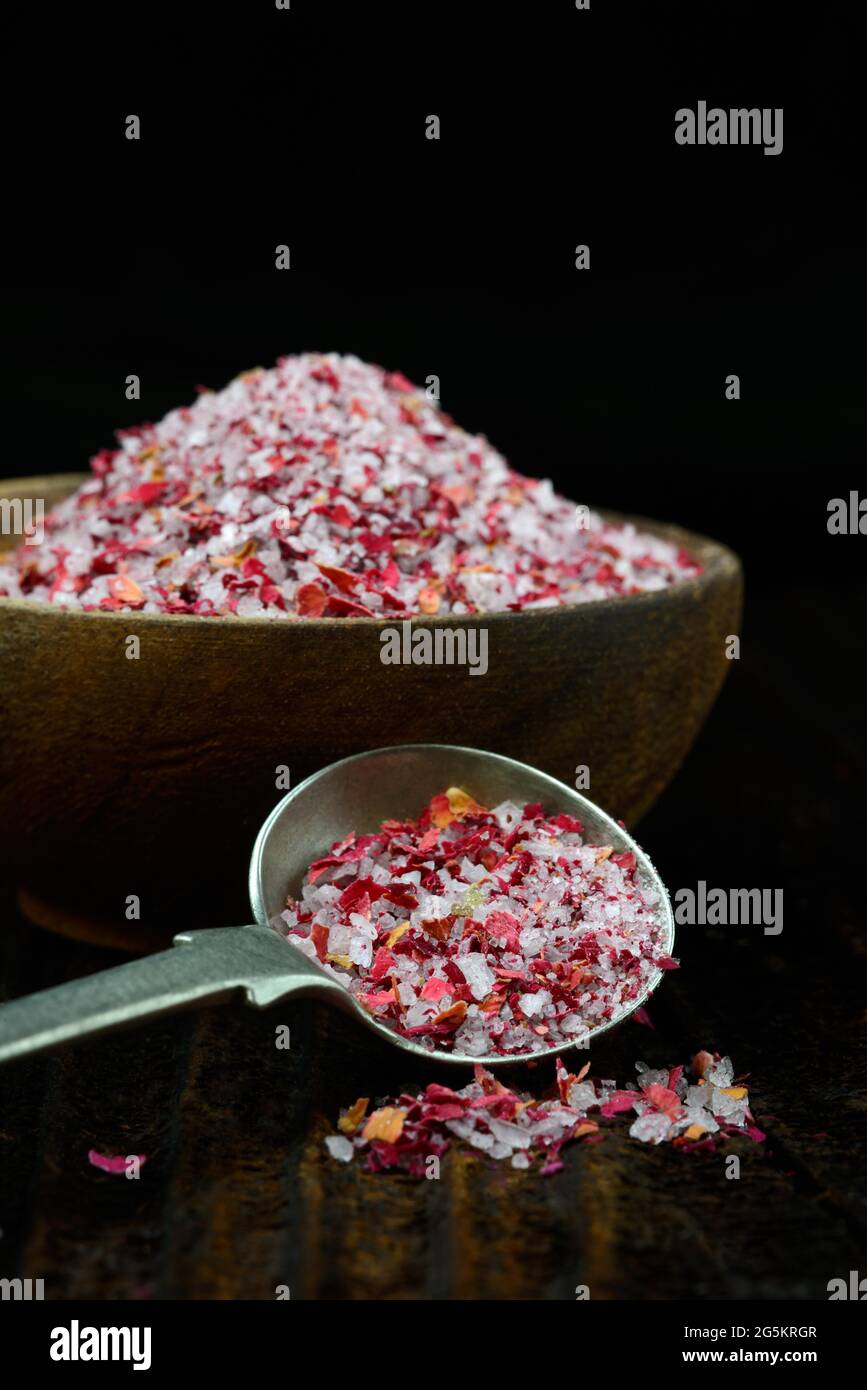 Rose petal bowl hi-res stock photography and images - Alamy