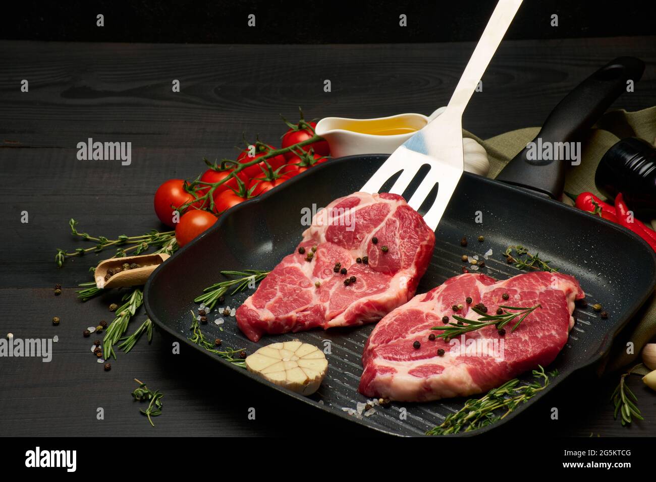 Red scapula hi-res stock photography and images - Alamy