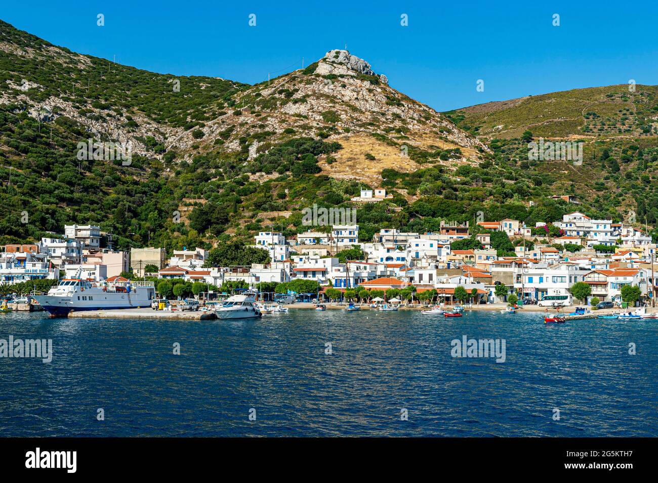 Fourni harbor hi-res stock photography and images - Alamy