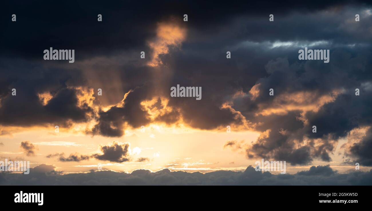 Sunset with dramatic cloud formation hi-res stock photography and ...