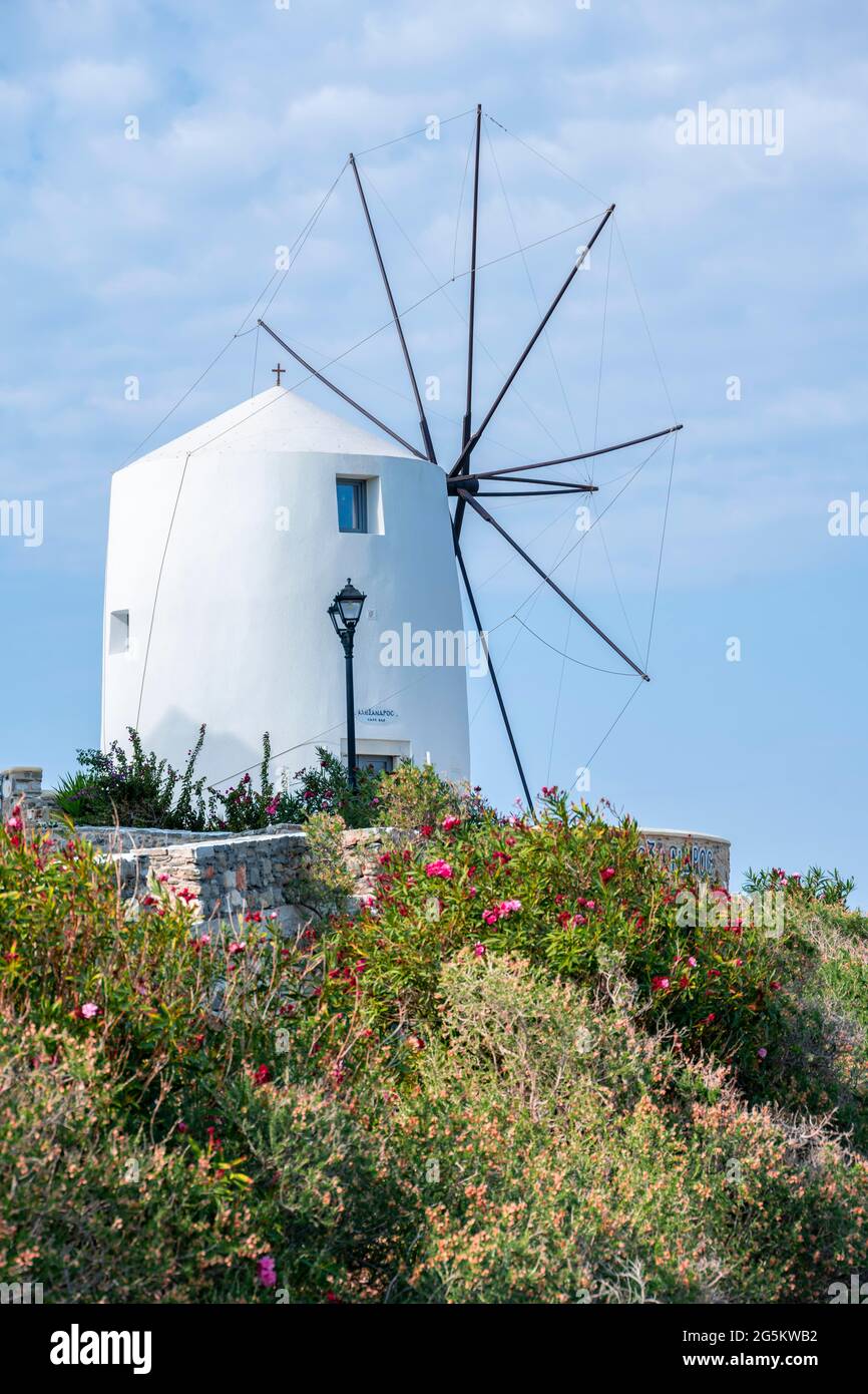 Greek white building hi-res stock photography and images - Alamy