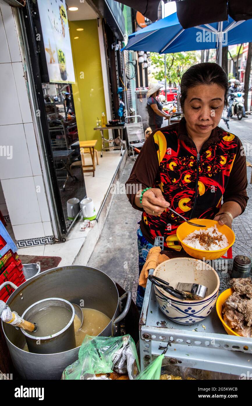 Street Food Cook Adds Ingredients To A Fresh Bowl of Rice Noodles Stock ...