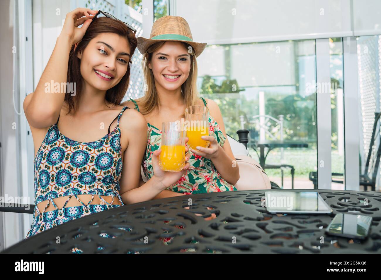 Two travelers hi-res stock photography and images - Alamy