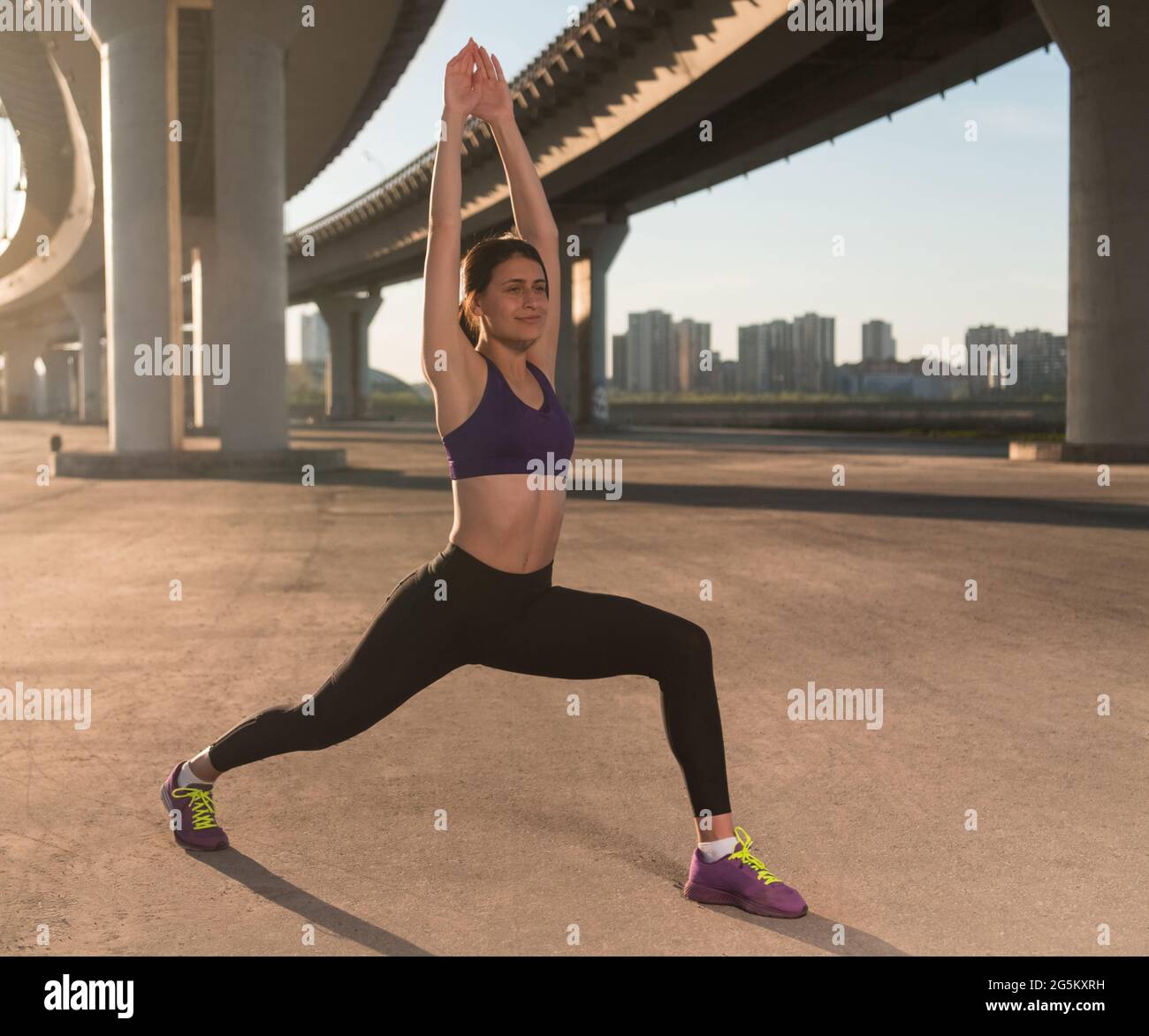 Lunge exercise arms hi-res stock photography and images - Alamy