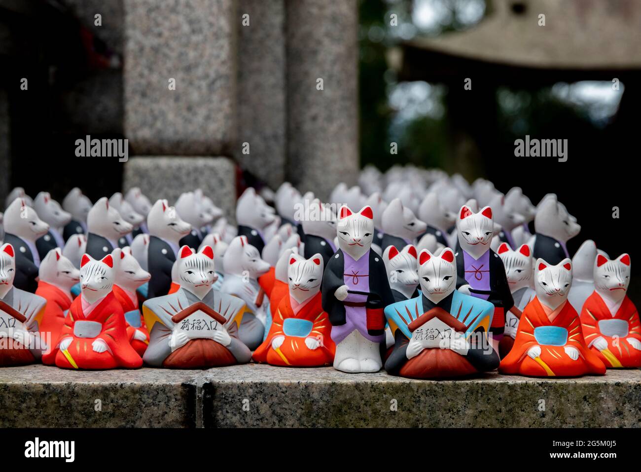 Little fox statues at Fushimi Inari Shrine in Kyoto, Japan Stock Photo ...