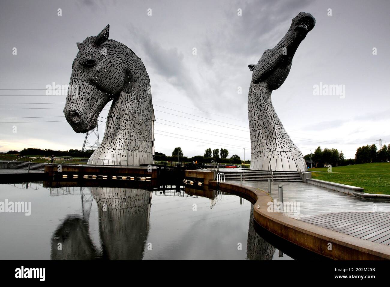 The Kelpies, metal horse heads, water spirits in horse form, Andy Scott ...