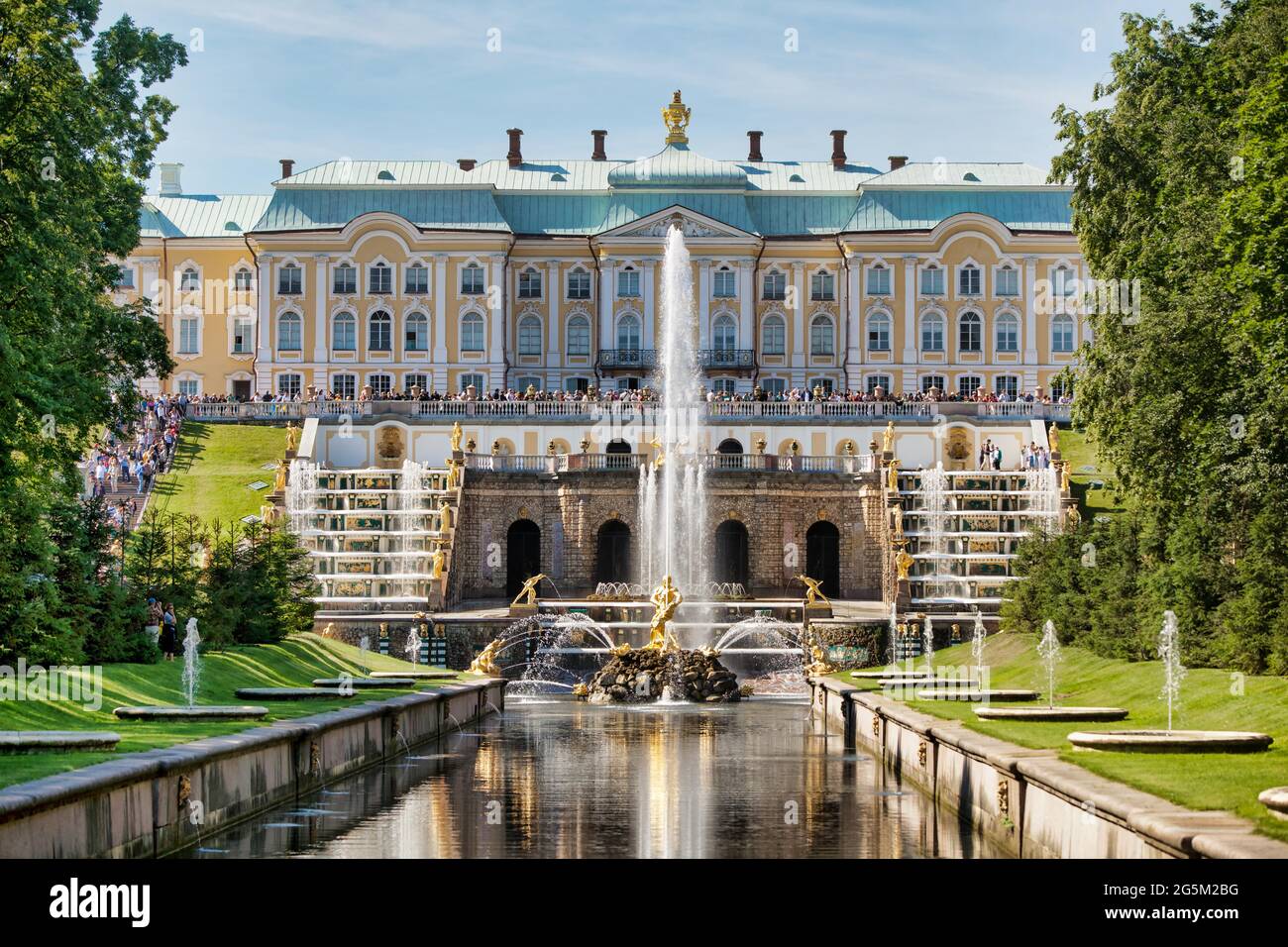 Grand Palace in Peterhof, Grand Cascade Fountain Complex, Peterhof ...