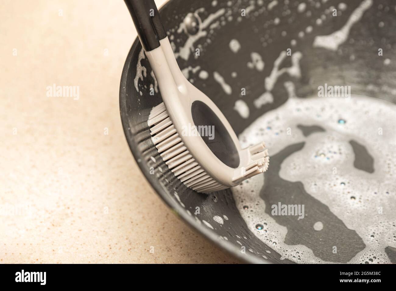 Kitchen sink dishes pots pans hi-res stock photography and images - Alamy