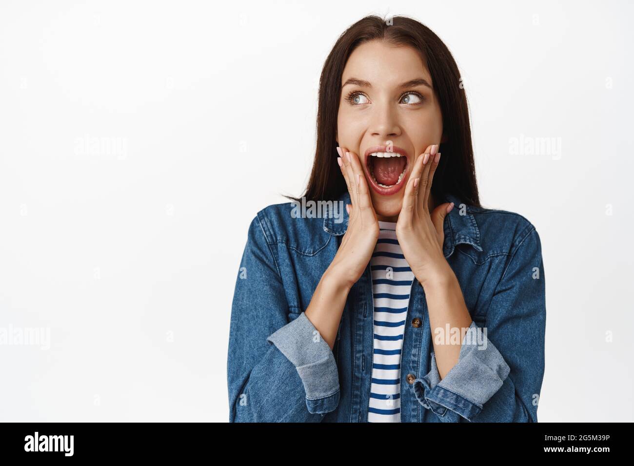 Close up of surprised and thrilled girl scream from amazement, drop jaw ...