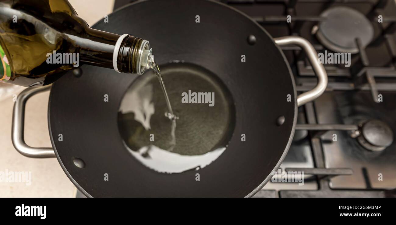 Cauldron boiling oil hi-res stock photography and images - Alamy