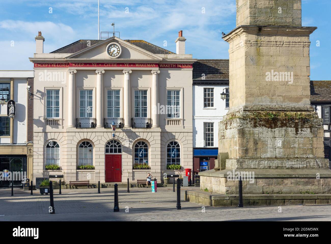 Ripon Obelisk and Town Hall, Market Place, Ripon, North Yorkshire ...