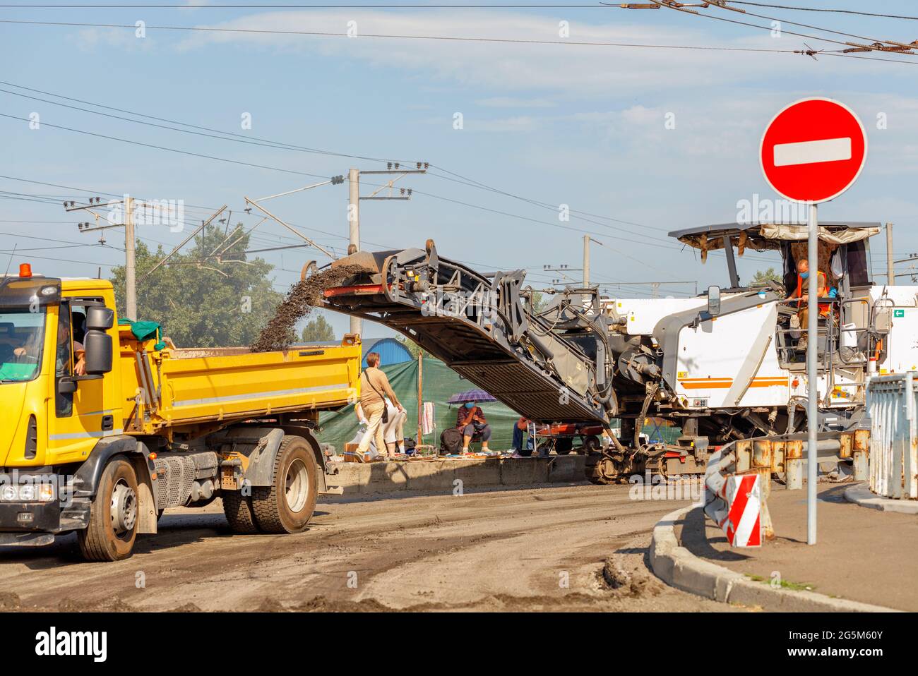 Machine for removing asphalt hi-res stock photography and images - Alamy