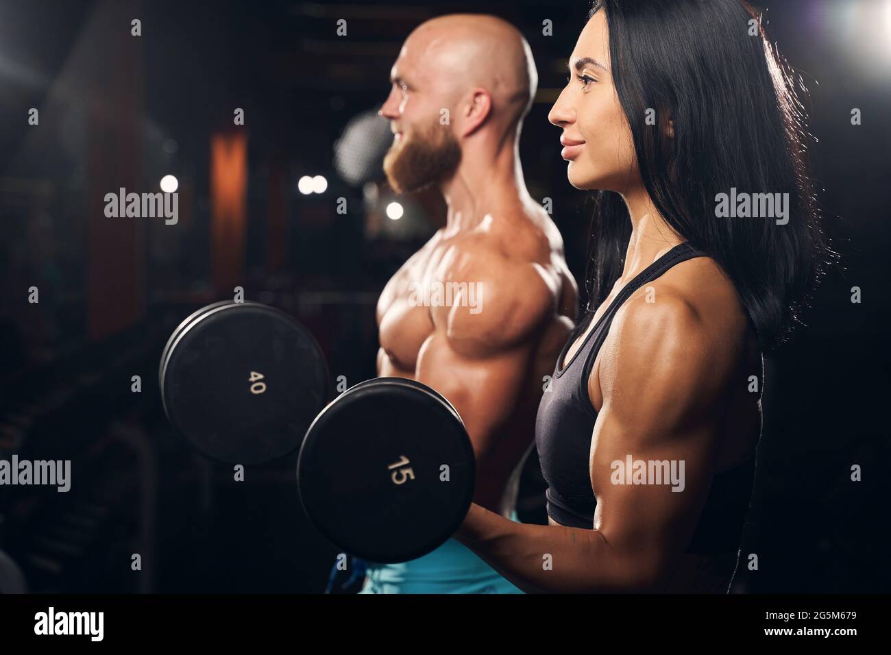 Muscly man hi-res stock photography and images - Alamy