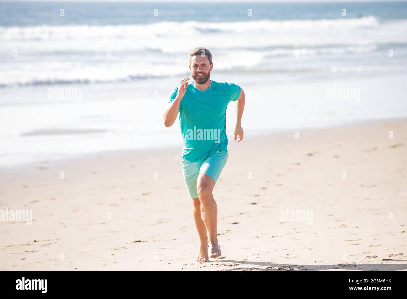 Male runner athlete run on sandy beach. Man running Stock Photo - Alamy