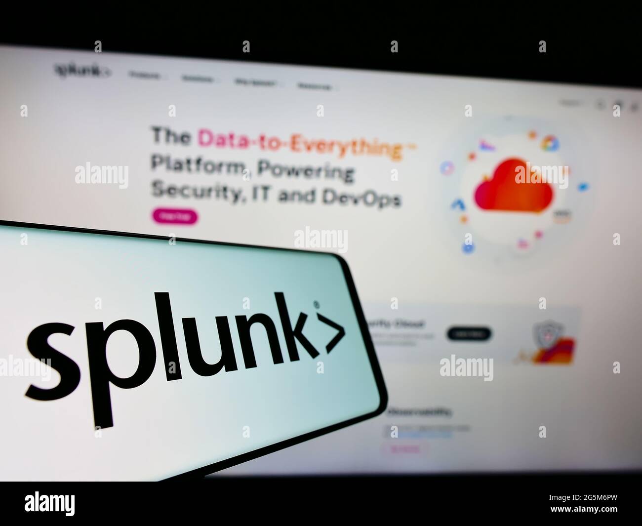 Cellphone with logo of US technology company Splunk Inc. on screen in front of business website ...