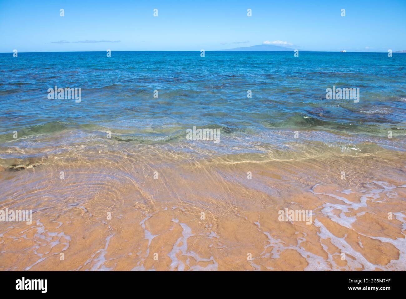 Beach background. Calm beautiful ocean wave on sandy beach. Sea view ...