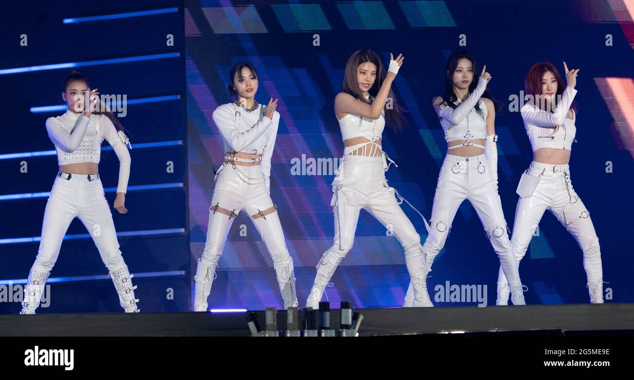 26 June 2021 - Seoul, South Korea : K-pop girl group ITZY performs on ...