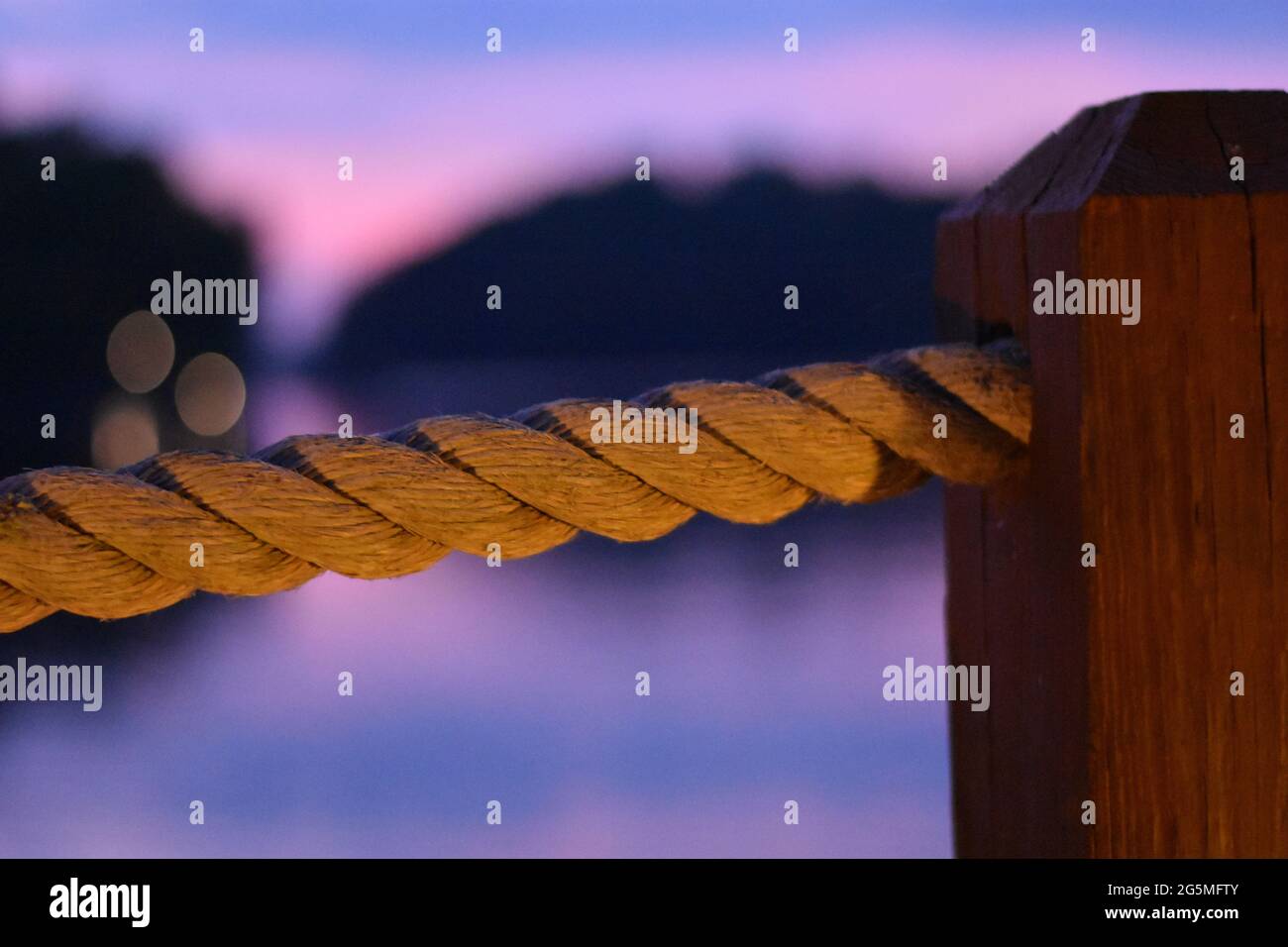 Dock and rope hi-res stock photography and images - Alamy