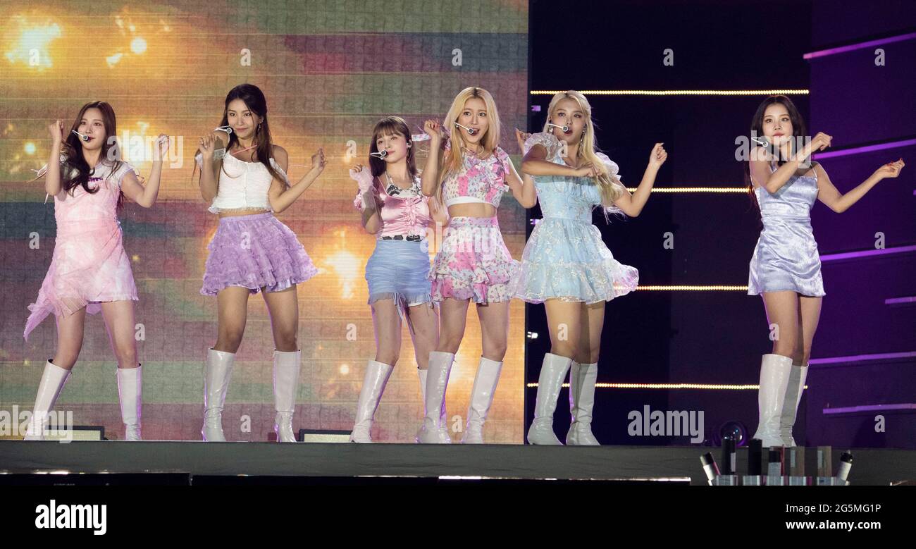 Momoland hi-res stock photography and images - Alamy