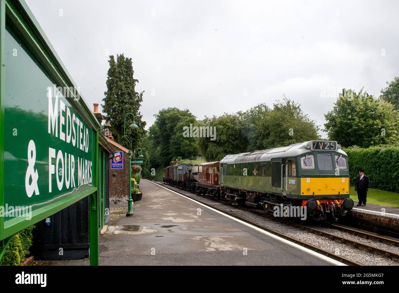 Class 25 Diesel Locomotive D7612 on the Watercress Line, Mid Hants ...