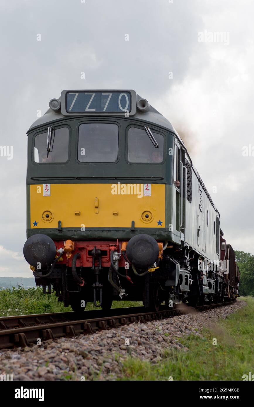 Class 25 Diesel Locomotive D7612 on the Watercress Line, Mid Hants ...