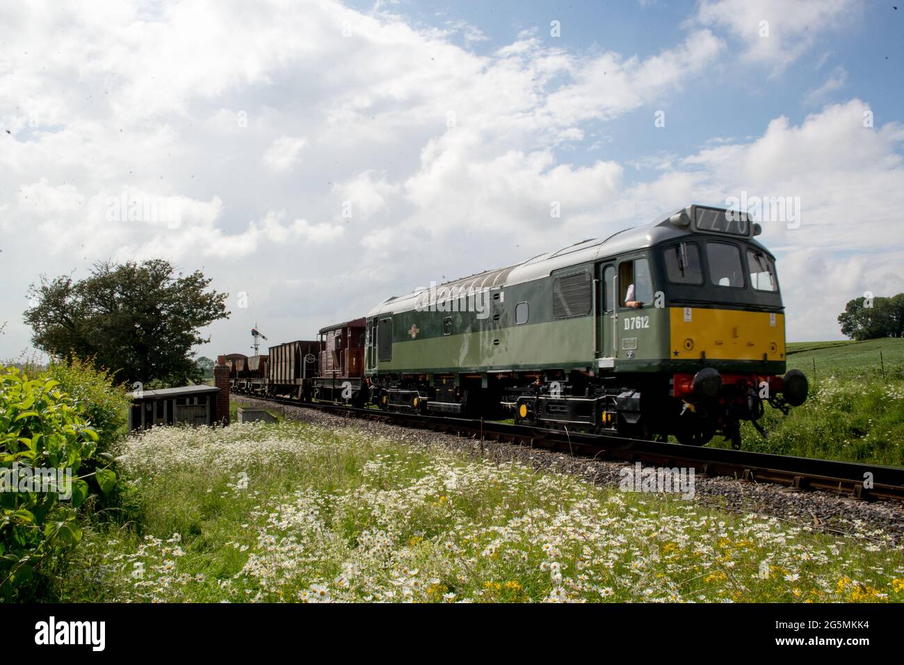 Class 25 Diesel Locomotive D7612 on the Watercress Line, Mid Hants ...
