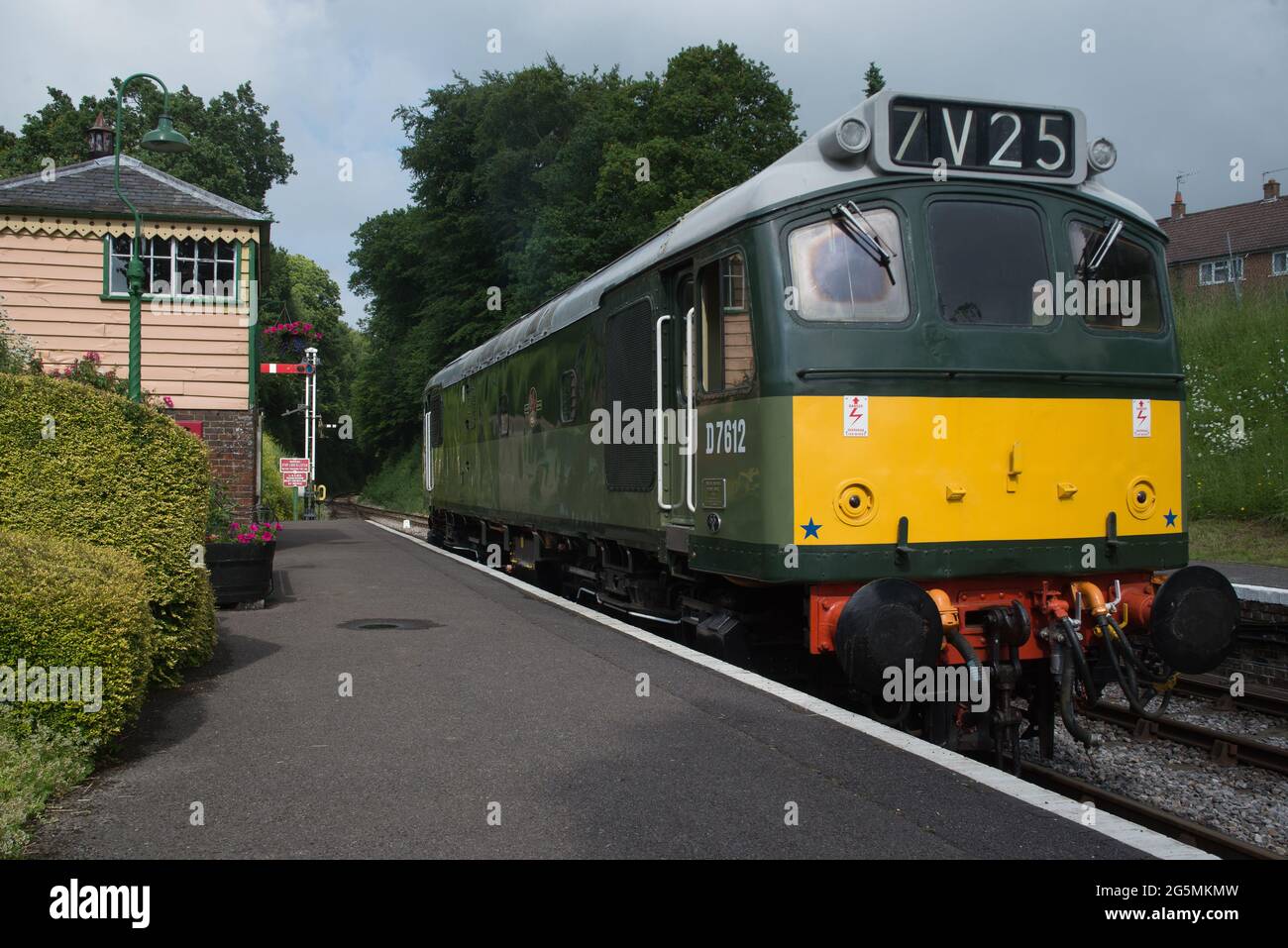 Class 25 Diesel Locomotive D7612 on the Watercress Line, Mid Hants ...