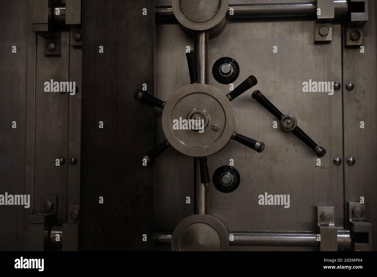 Vault door hi-res stock photography and images - Alamy