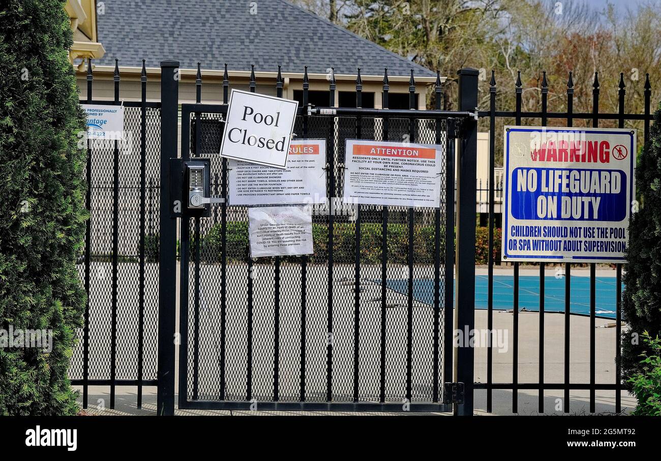 Public Pool Closed Due to Covid-19 Stock Photo - Alamy