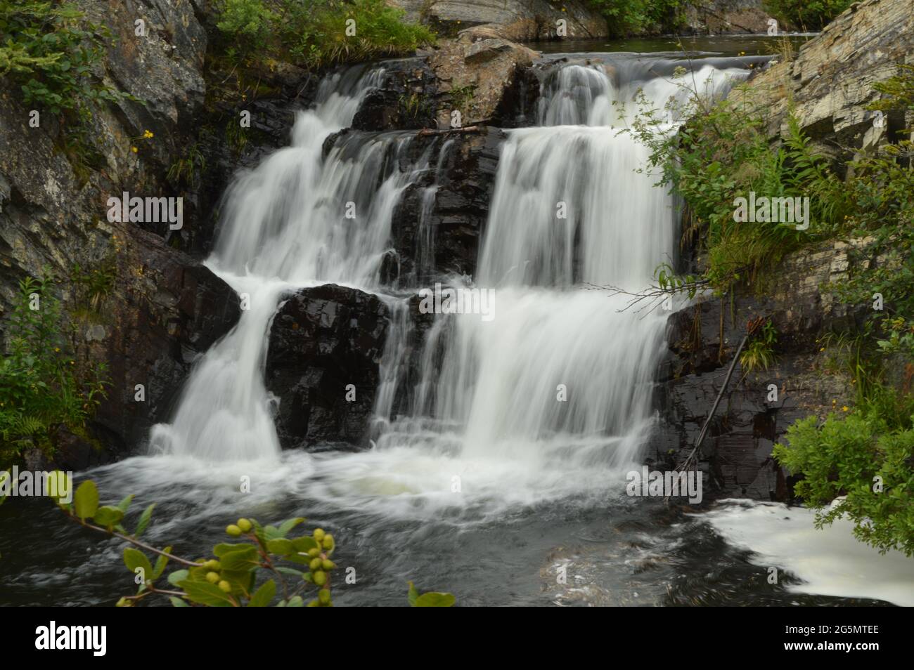 Horizontal photography running waterfall hi-res stock photography and ...