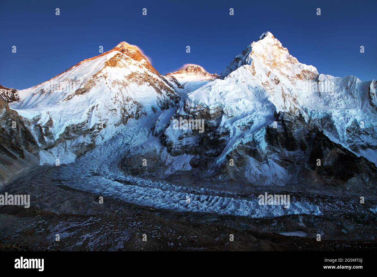 nightly view of Mount Everest, Lhotse and Nuptse from mount Pumo Ri ...