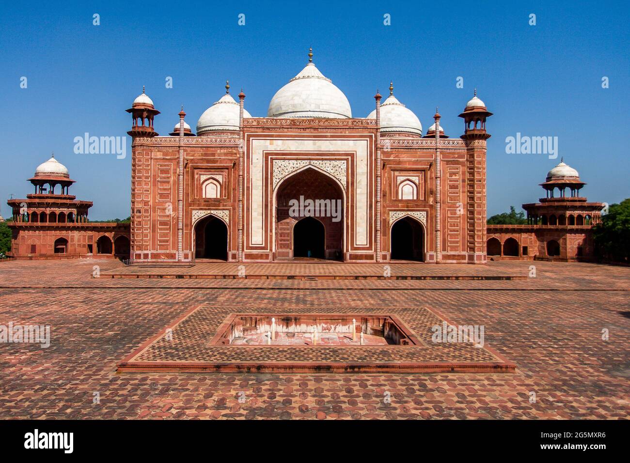 Akbar mughal emperor hi-res stock photography and images - Alamy