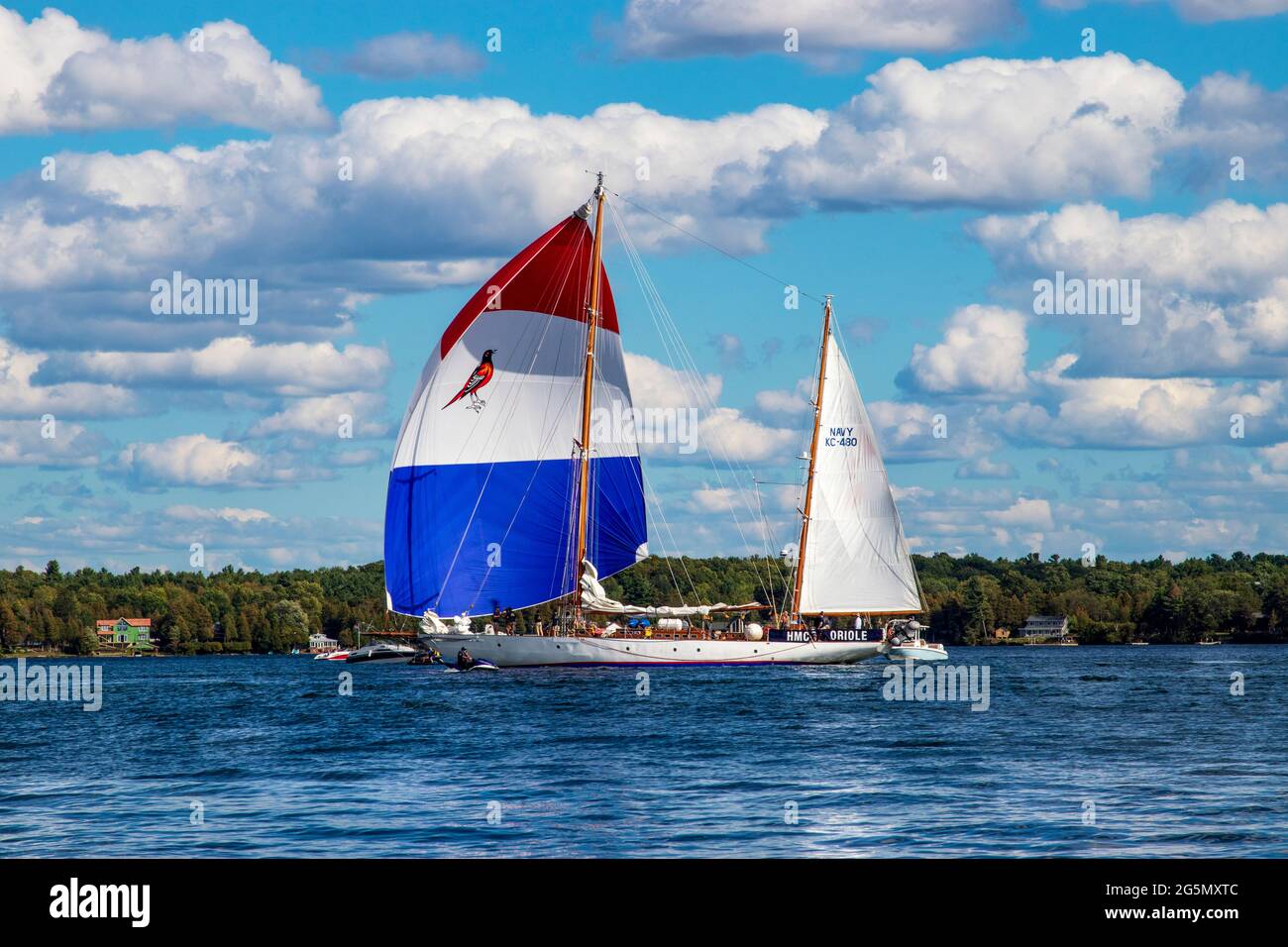 HMCS Oriole sailing on Lake Ontario at the Tall Ships Festival Stock ...