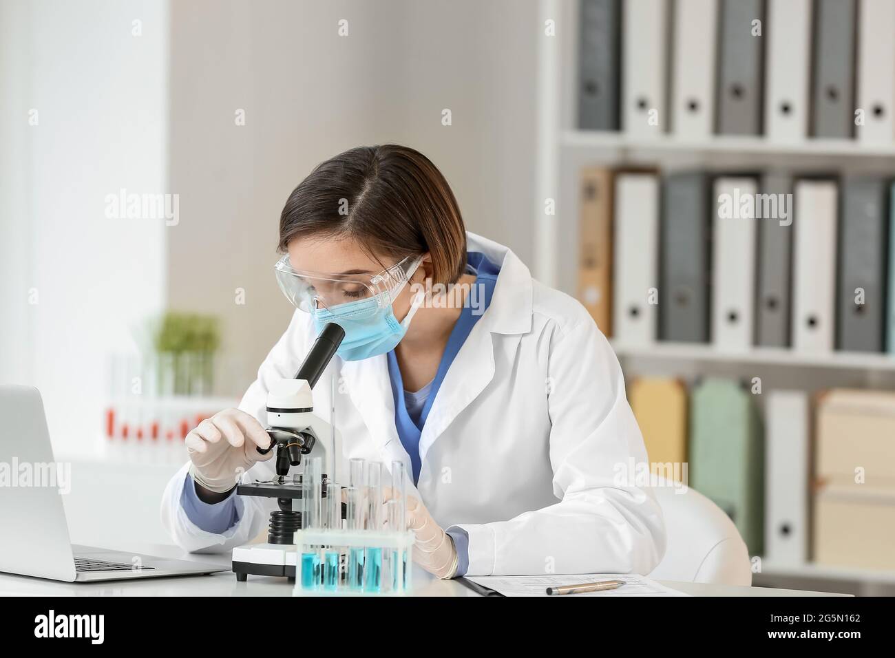 Female scientist working in laboratory Stock Photo - Alamy