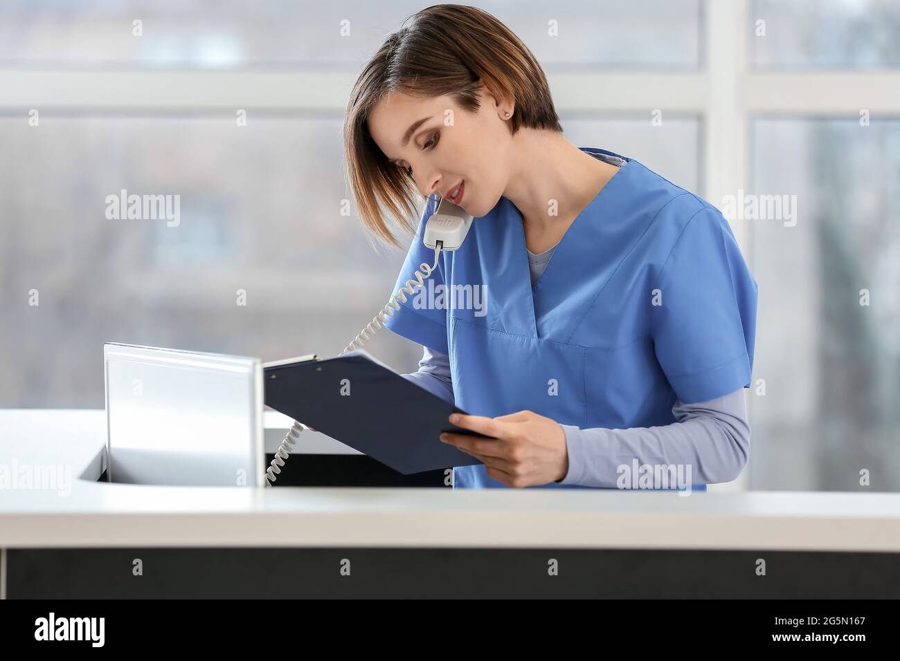 Young patient in emergency department hi-res stock photography and ...