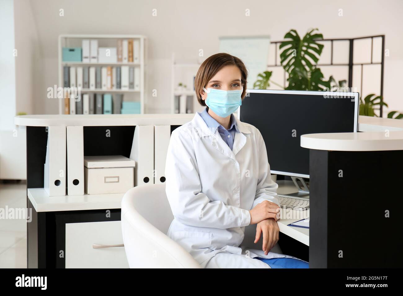 Female medical assistant working in clinic Stock Photo - Alamy