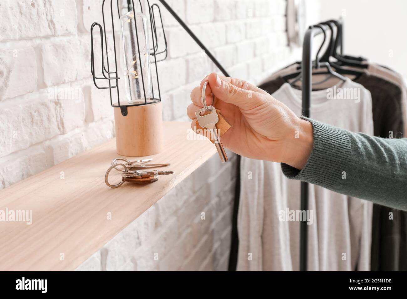 Foyer home keys hi-res stock photography and images - Alamy