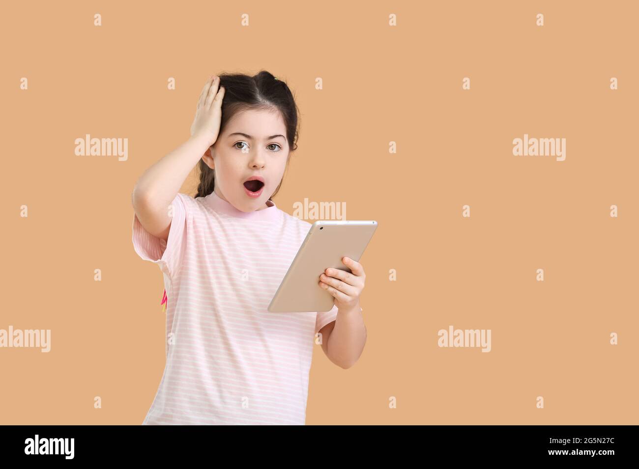 Children on computer shocked hi-res stock photography and images - Alamy