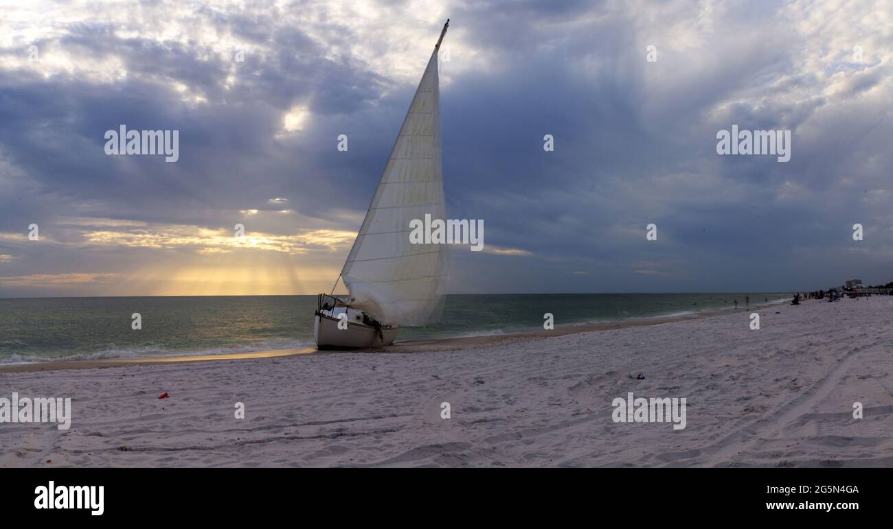 Beautiful sunset over clam hi-res stock photography and images - Alamy